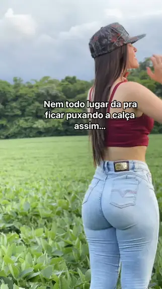 Novinha Fazendo Xixi No Banheiro
